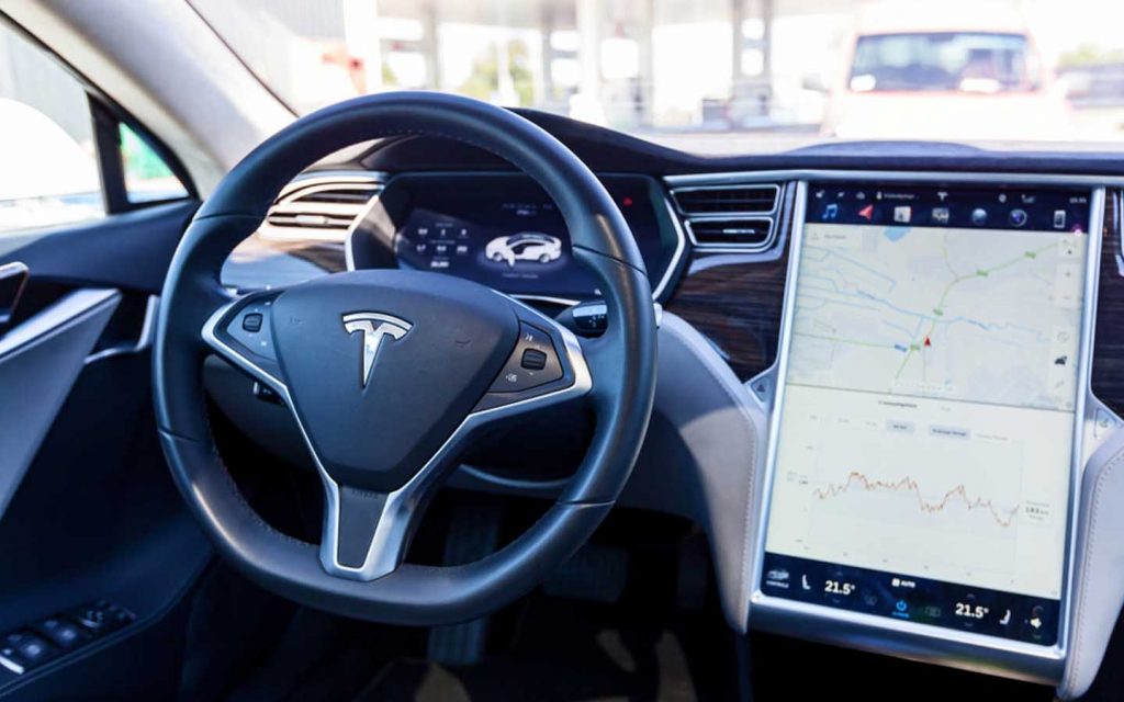Tesla Autopilot: Features, Working, Safety & More | dubizzle