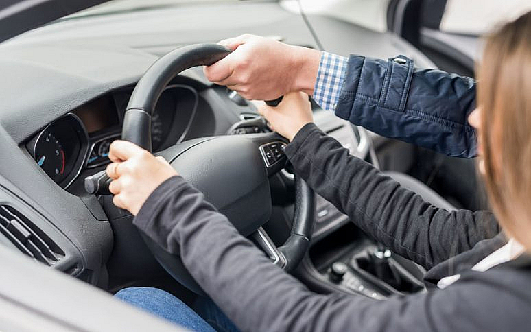 Best Driving Schools in Sharjah: Fees, Contact & More | dubizzle cars blog