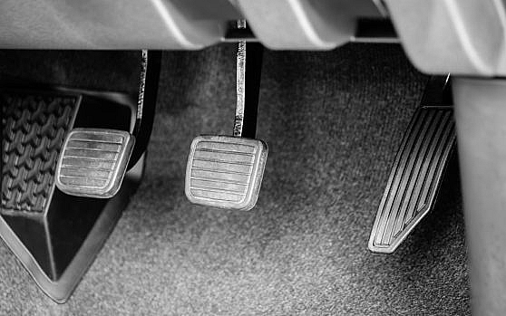 Changing Manual Gear of a Car | dubizzle