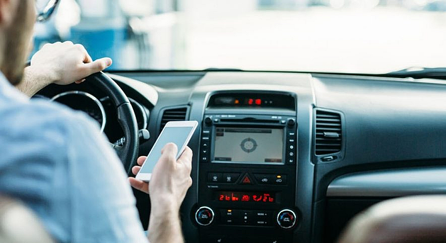 Dangerous Things to Avoid While Driving | dubizzle