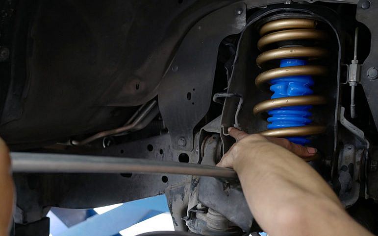 Shock Absorbers in a Car Suspension: Role, Risk & More | dubizzle