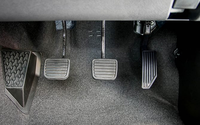 Easily Learn to Drive a Manual Car: Steps, Gear Functions & More | dubizzle