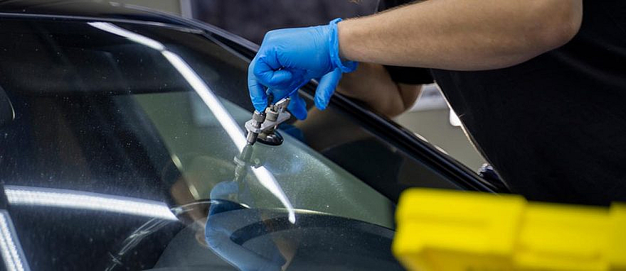 Methods to Remove Scratches from Car Windows | dubizzle