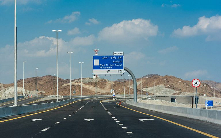 Hard Shoulder Driving Rules and Regulations in the UAE | dubizzle