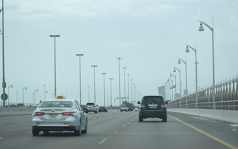 Hard Shoulder Driving Rules and Regulations in the UAE | dubizzle