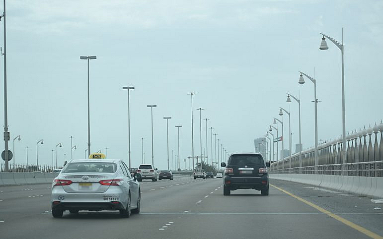 Hard Shoulder Driving Rules and Regulations in the UAE | dubizzle