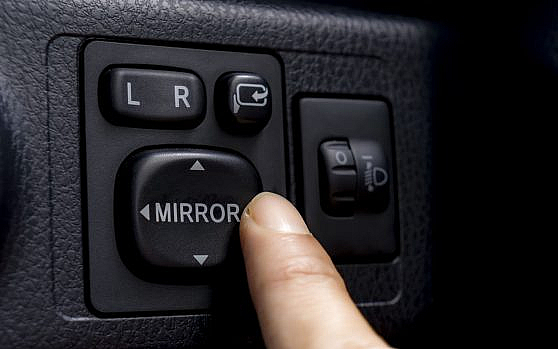 How to Adjust Car Mirrors for Maximum Visibility | dubizzle