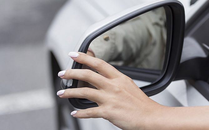 Steps To Adjust Wing Mirrors for Maximum Visibility | dubizzle