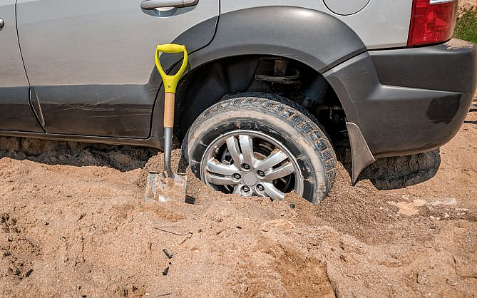 Tips to Take out Your Car Bogged in Sand | dubizzle