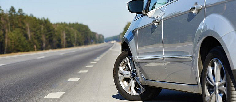 A Guide to Safely Changing Lanes While Driving | dubizzle