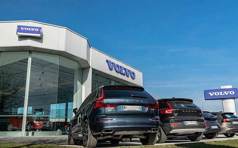 How Volvo's Roll-Over Protection System (ROPS) Works? | dubizzle