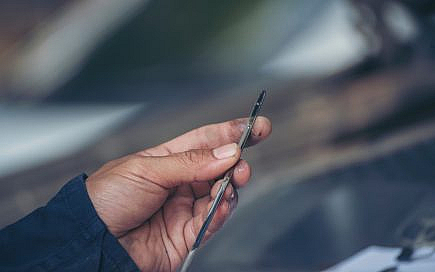 How To Read Oil Dipstick: Oil Levels, Colours & More | dubizzle