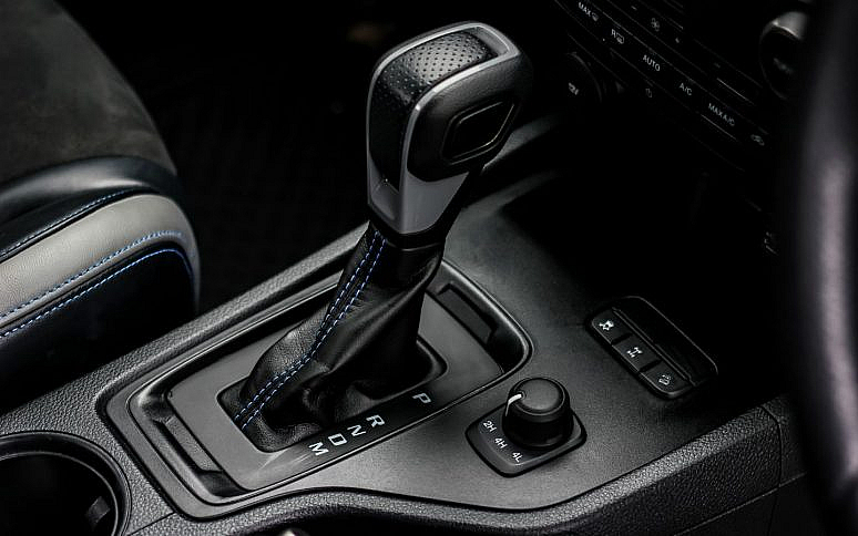 Zigzag vs Straight Gear Shifter: Which One is Better? | dubizzle