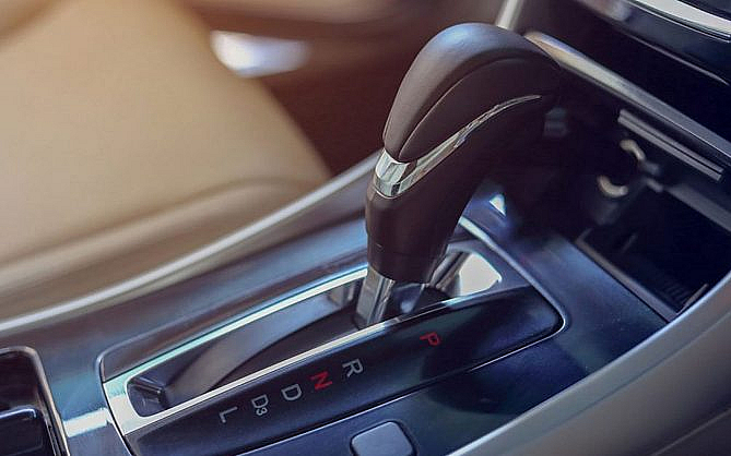 Zigzag vs Straight Gear Shifter: Which One is Better? | dubizzle