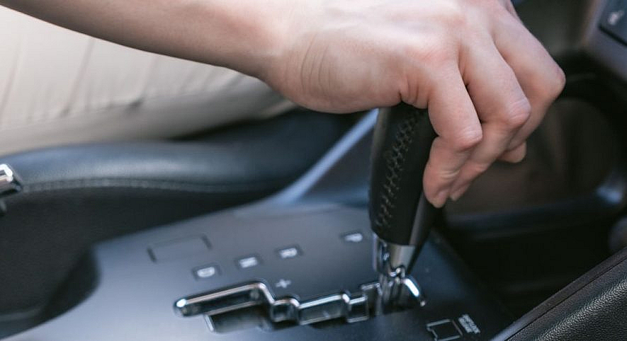 Zigzag vs Straight Gear Shifter: Which One is Better? | dubizzle