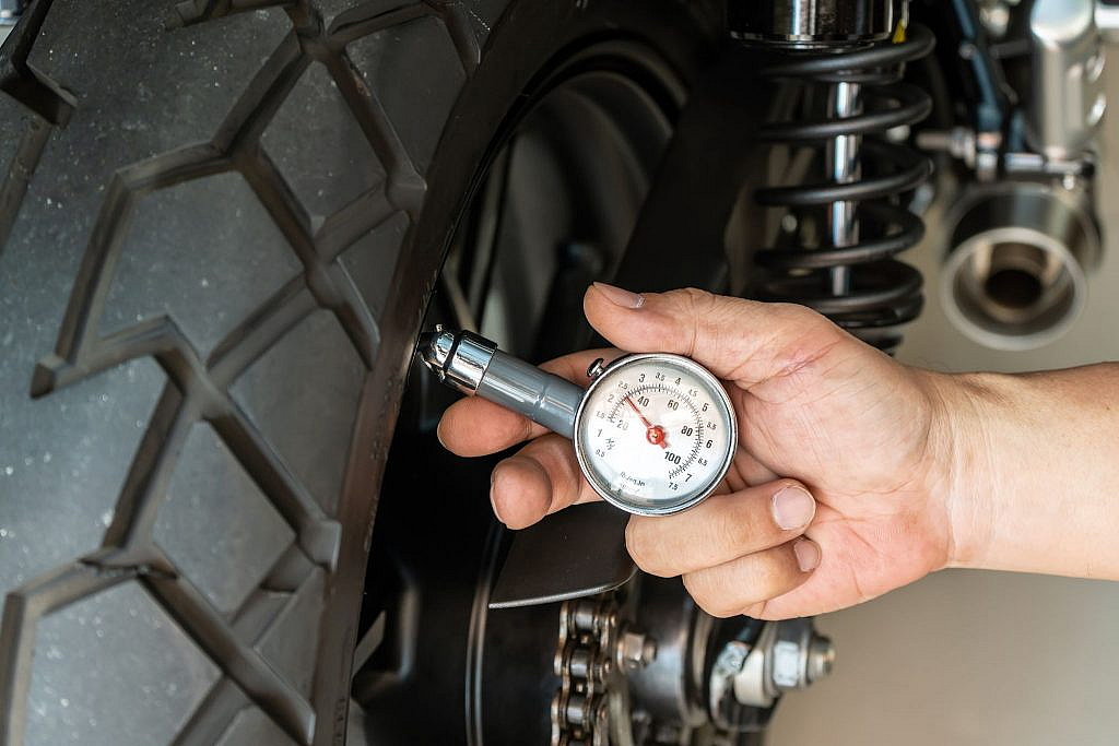 Step-by-Step Guide on How Inflate Car Tyre with Bike Pump | dubizzle