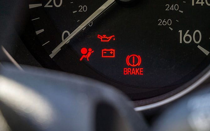 Analogue vs Digital Car Meters: Key Differences Explained | dubizzle