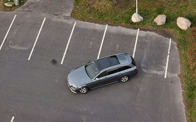 How to Reverse Park Your Car: Steps & More | dubizzle