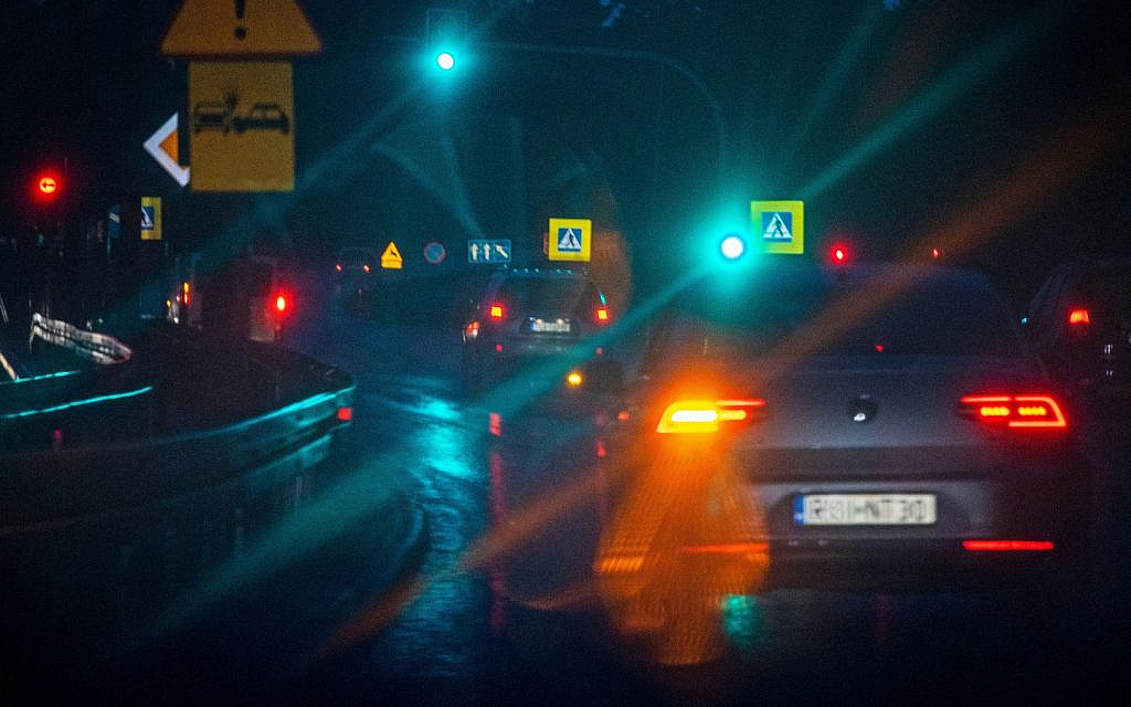 Helpful Tips to Reduce Headlight Glare While Driving at Night | dubizzle